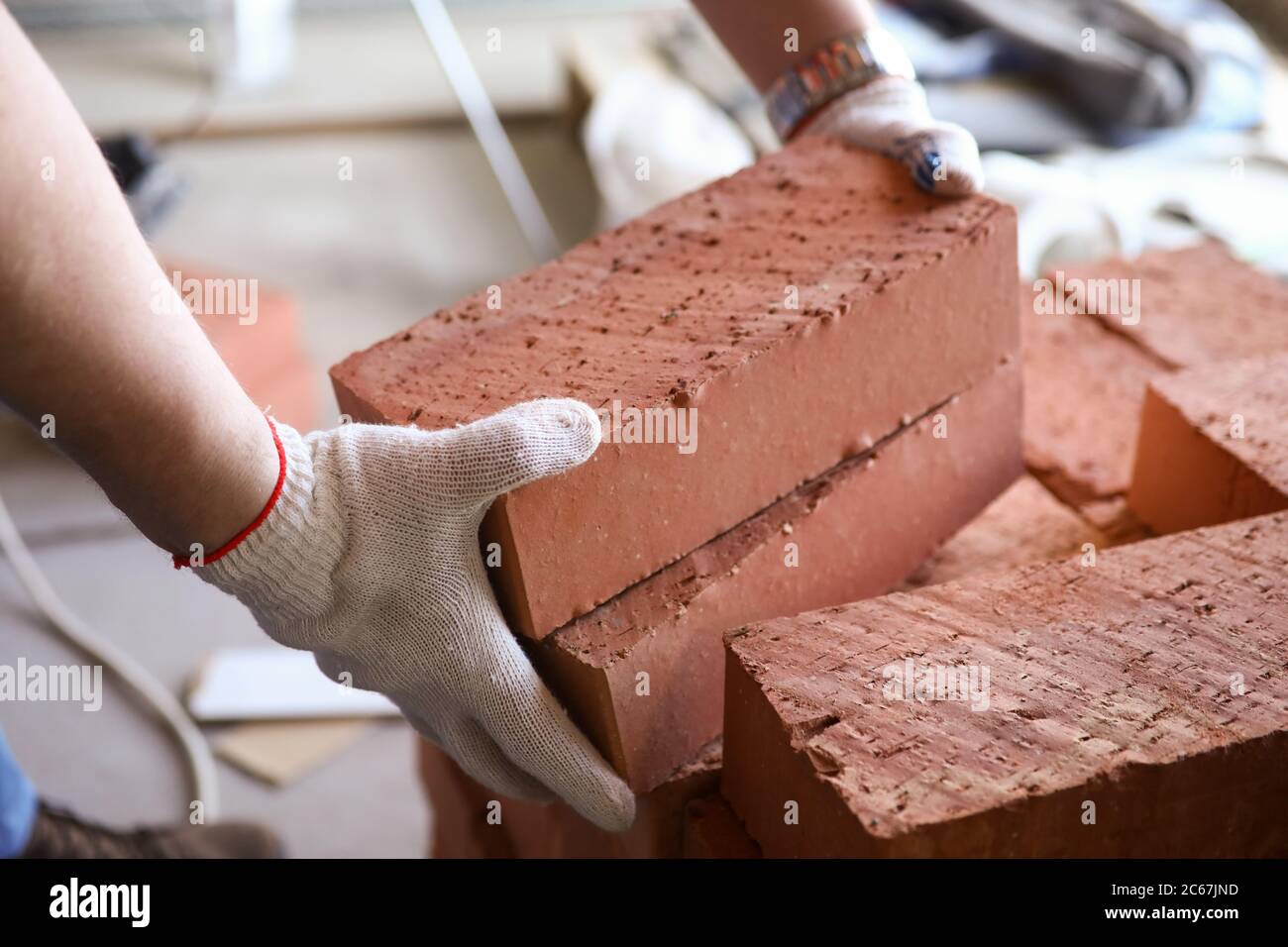Lifting concrete blocks hi-res stock photography and images - Alamy