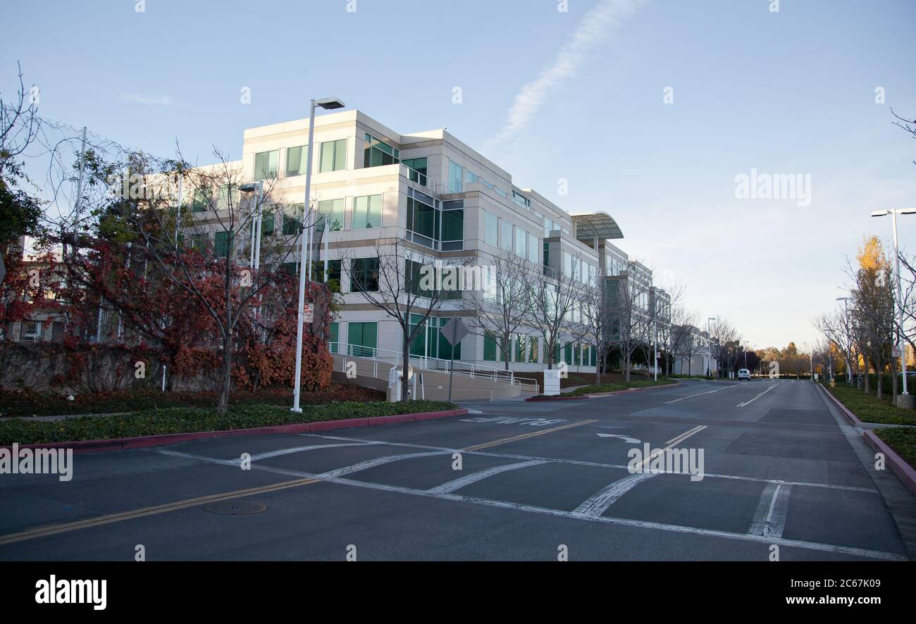 Apple cupertino office hi-res stock photography and images - Alamy