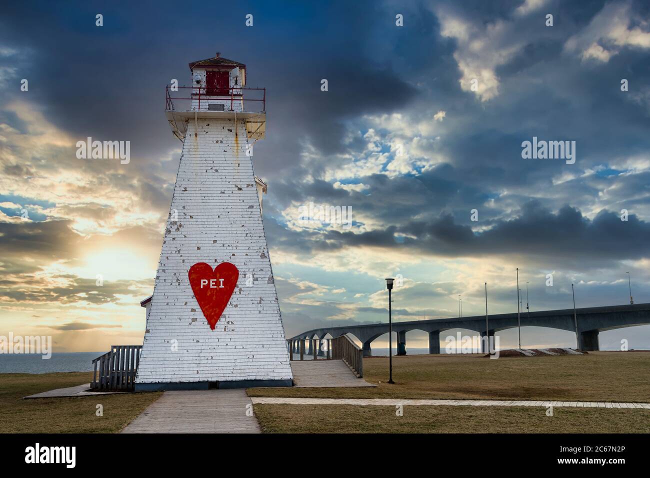 Bridge to ocean hi-res stock photography and images - Alamy