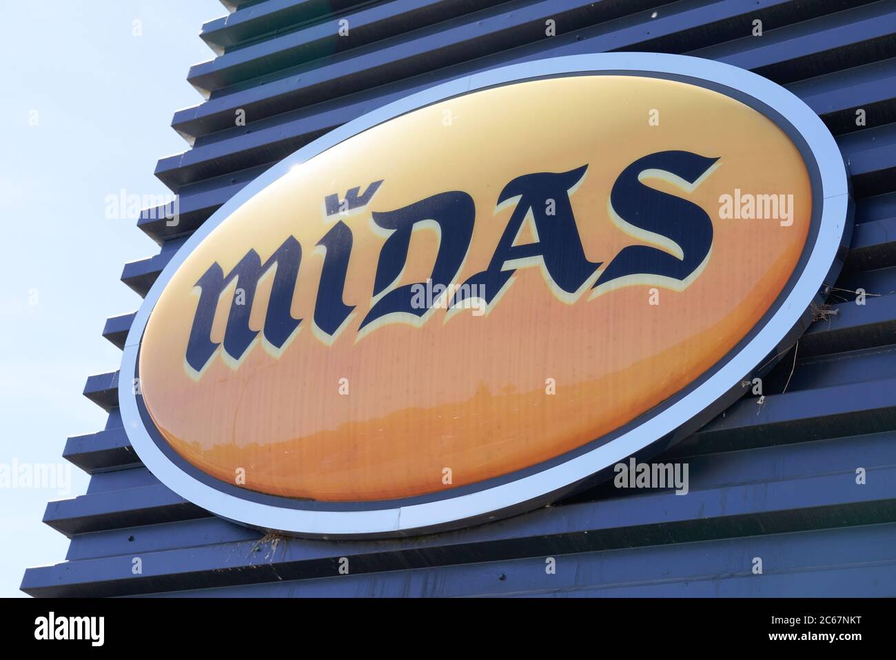 Midas auto repair hi-res stock photography and images - Alamy