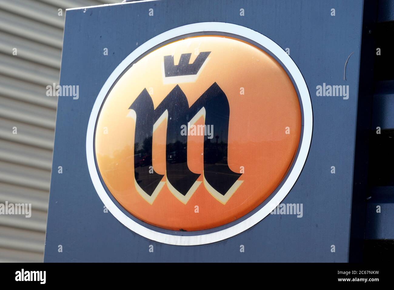 Midas auto repair hi-res stock photography and images - Alamy