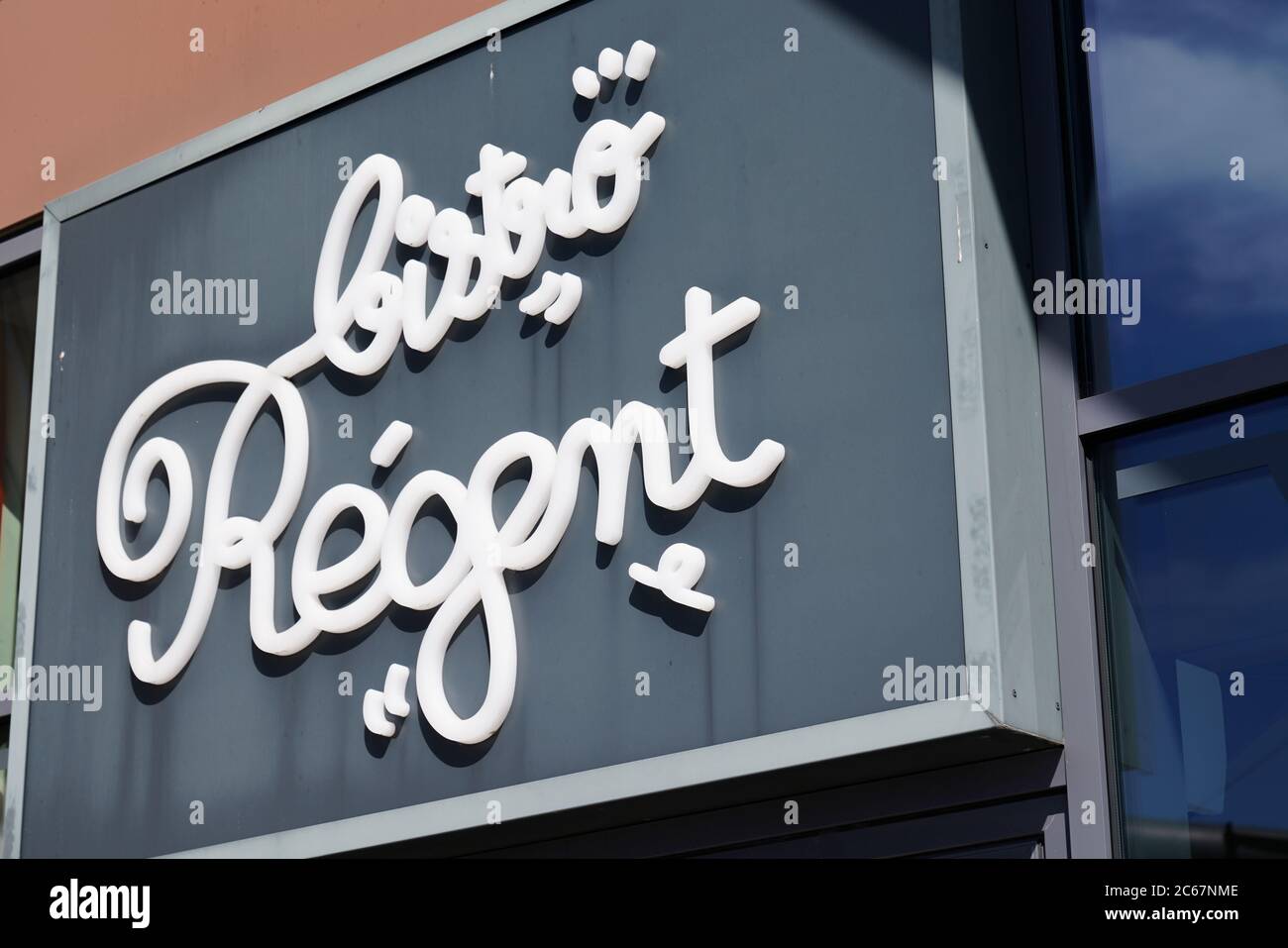 Bordeaux , Aquitaine / France - 07 05 2020 : Bistro régent logo sign on ...