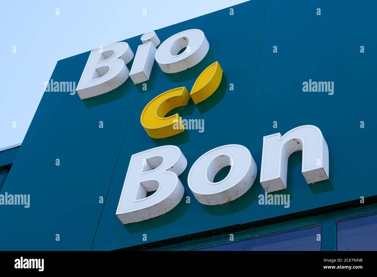 Bordeaux , Aquitaine / France - 07 05 2020 : Bio c 'Bon logo sign of biological grocery store of ...