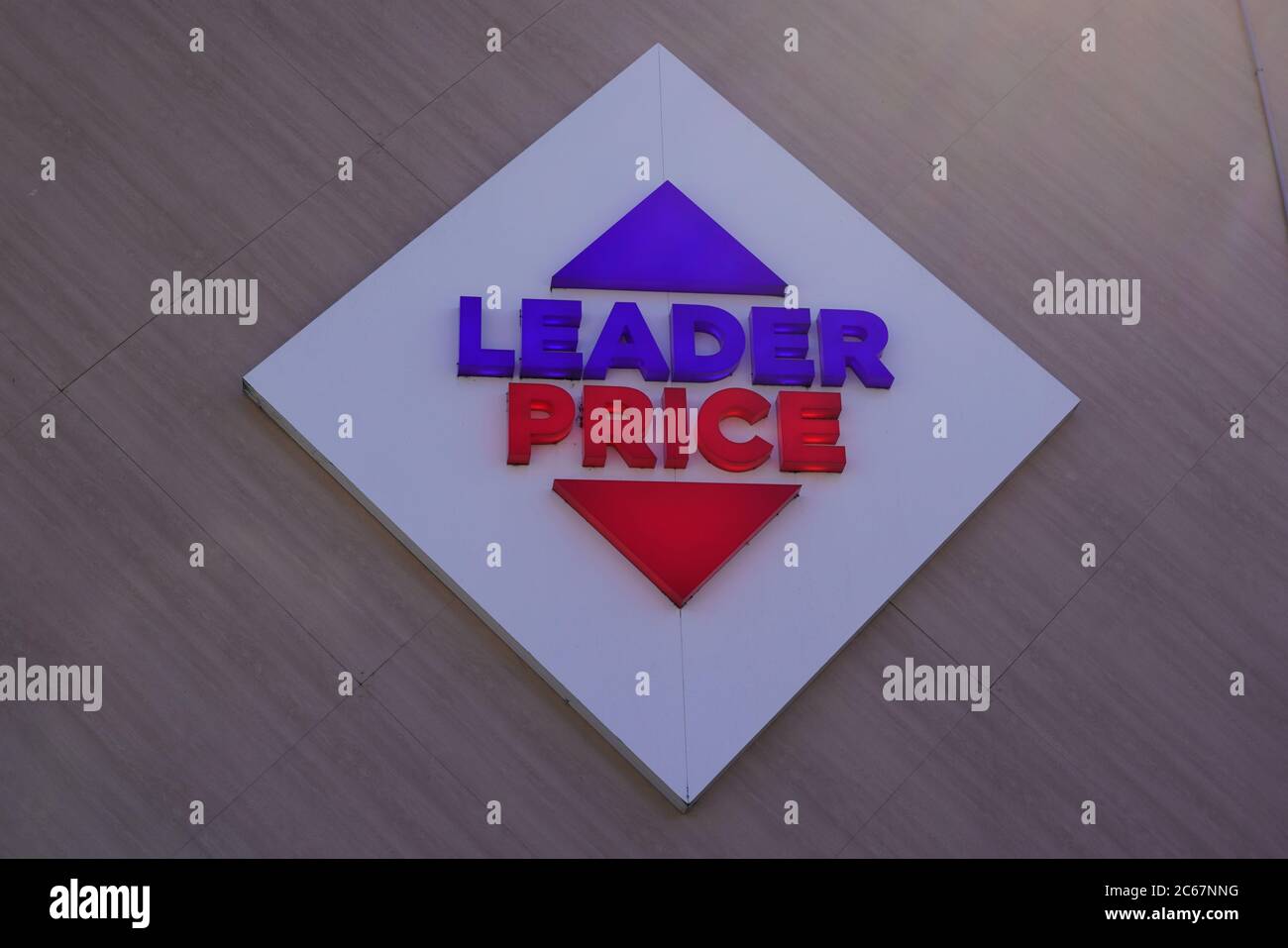 Bordeaux , Aquitaine / France - 07 05 2020 : Leader Price sign text red ...