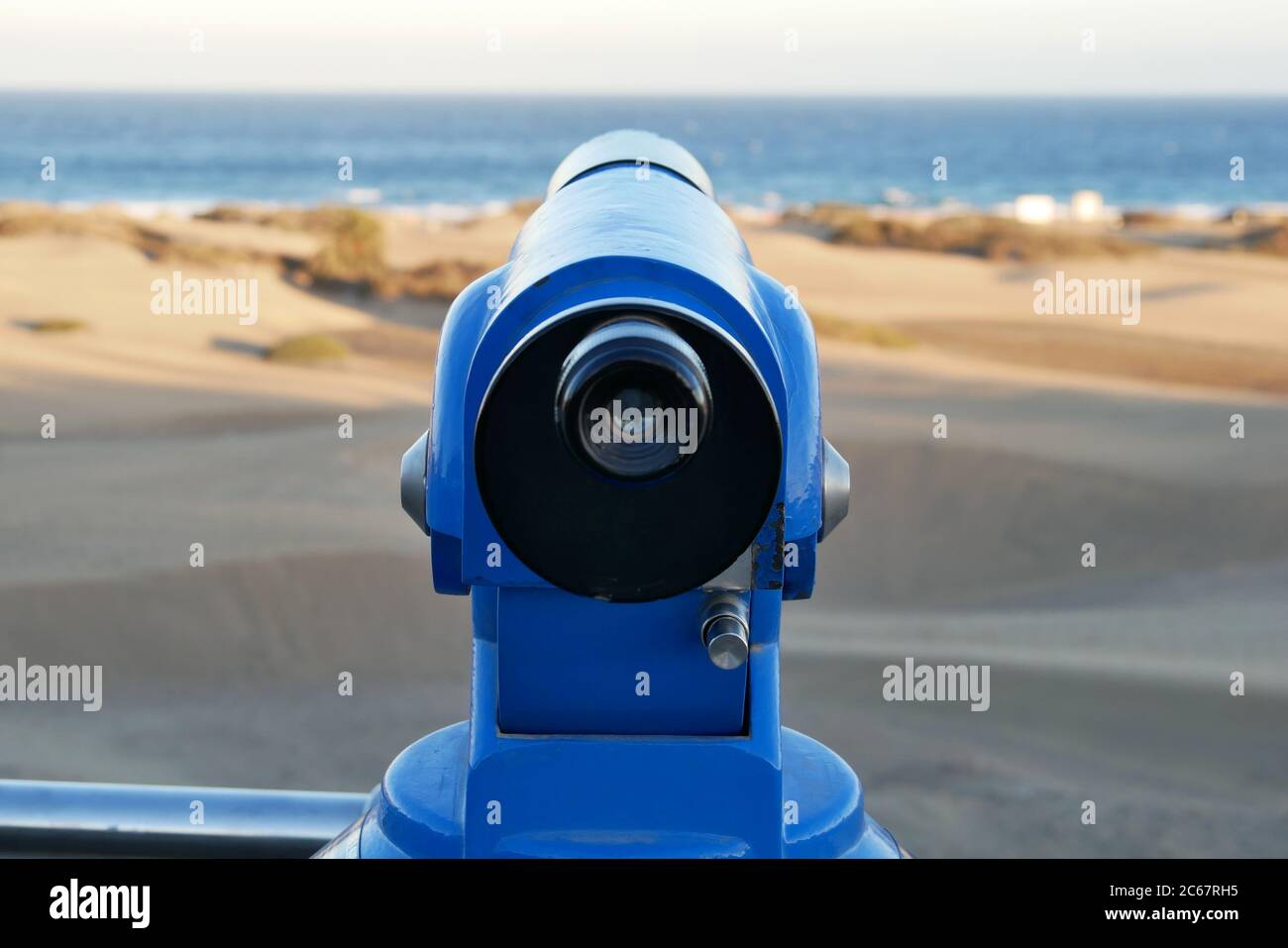 Telescope at the beach hi-res stock photography and images - Alamy