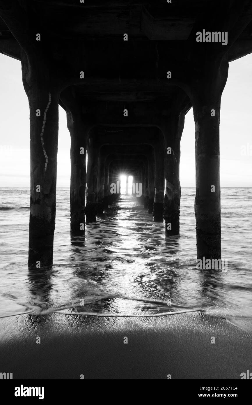 Manhattan Beach Pier from below, California, USA Stock Photo - Alamy