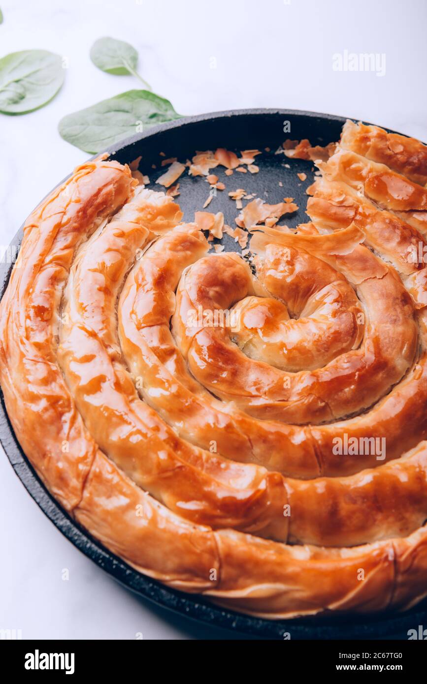 Filo spinach twist pie hi-res stock photography and images - Alamy
