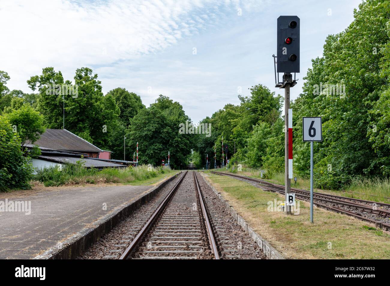 red railway signal at rail track Stock Photo - Alamy