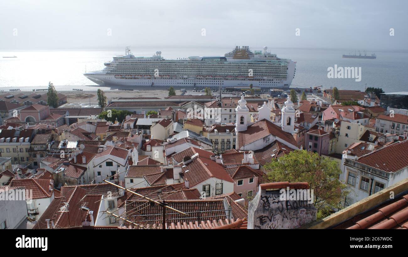 Architecture of Lisbon, the Portuguese capital. Wonderful old buildings ...