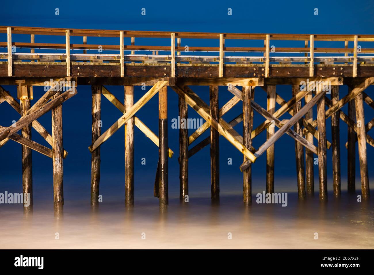 California beach structure hi-res stock photography and images - Alamy