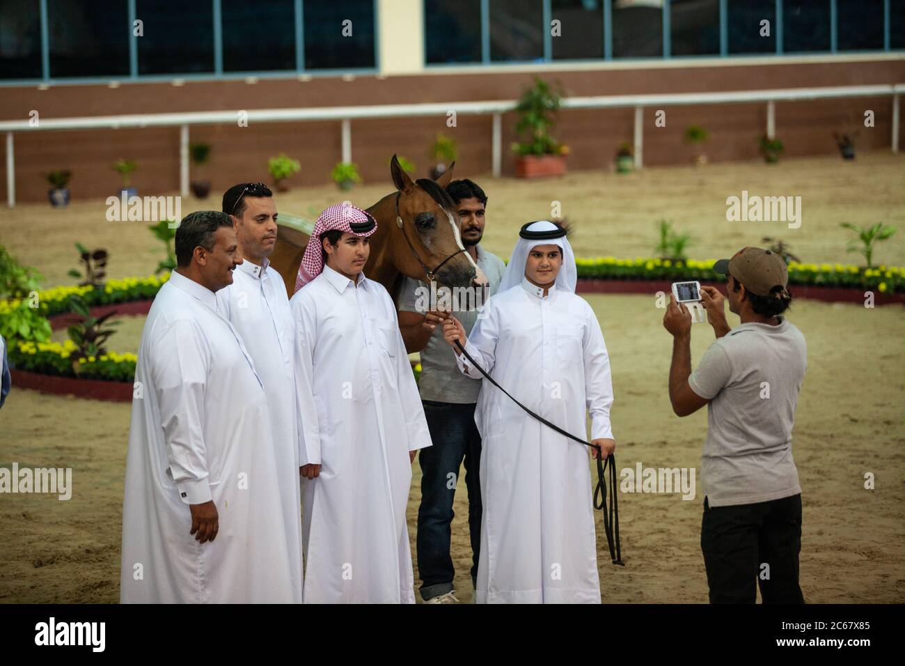 Qatari men in traditional dress hi-res stock photography and images - Alamy