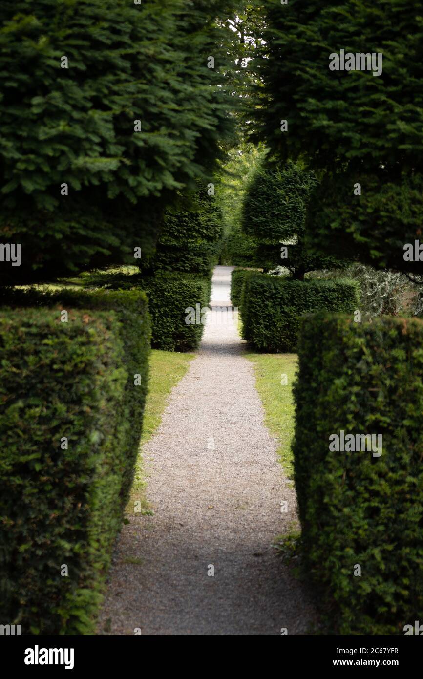 Walkway through English country garden pathway sand Stock Photo - Alamy
