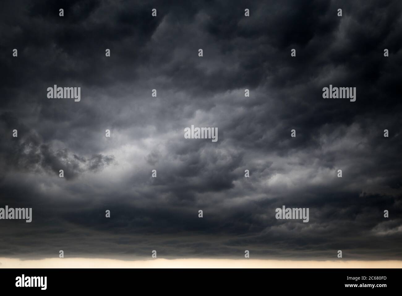 Black clouds dark sky skies hi-res stock photography and images - Alamy