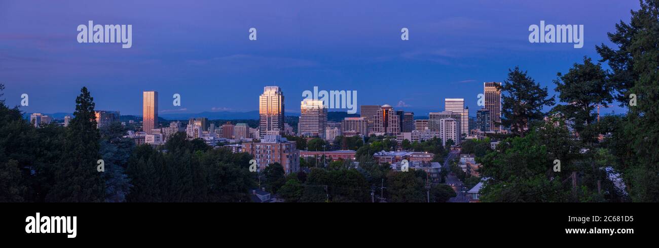 Portland oregon downtown building hi-res stock photography and images ...
