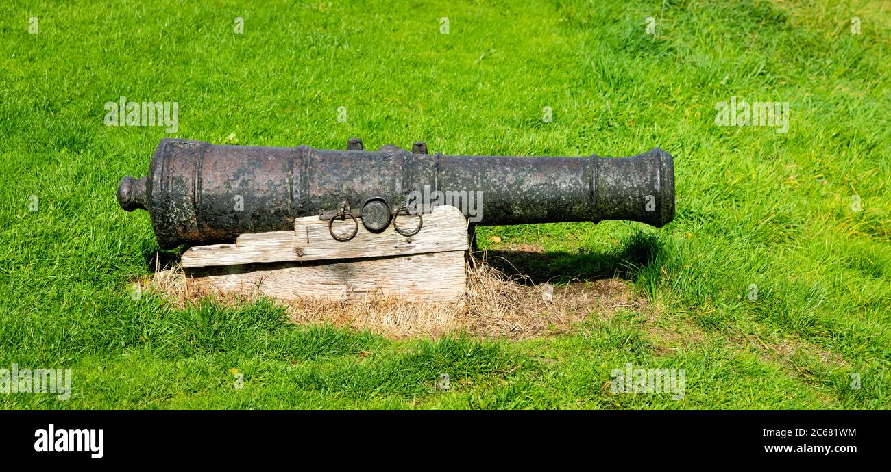 Historic cannon hi-res stock photography and images - Alamy