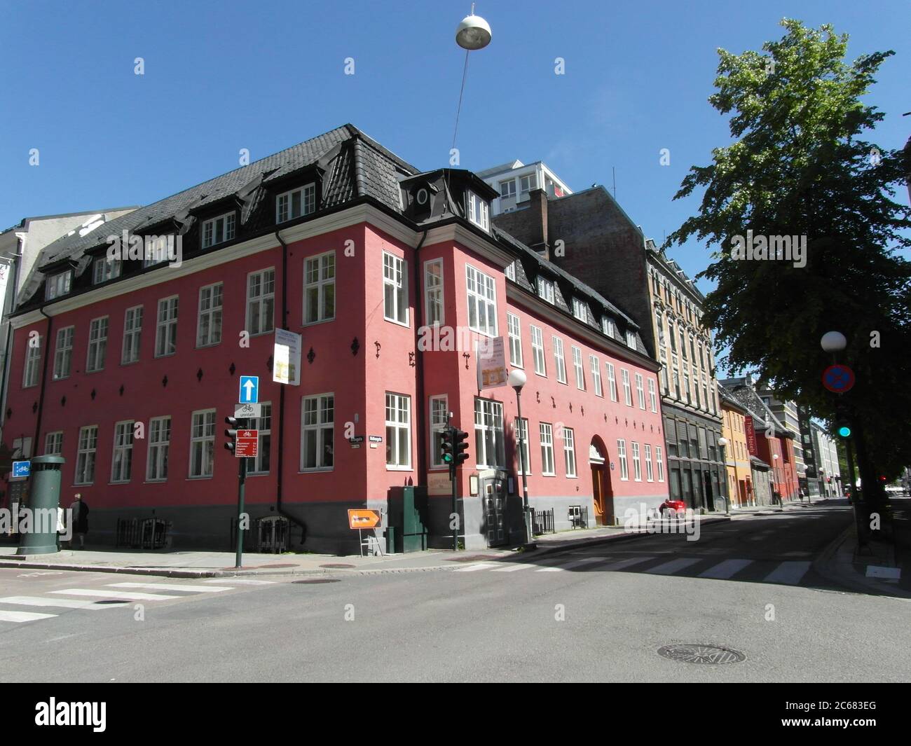 Beautiful Norwegian city of Oslo. Walking through the parks ...