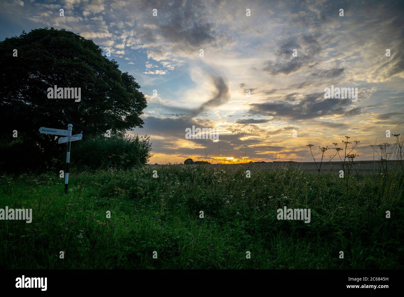 Set sunset hi-res stock photography and images - Alamy