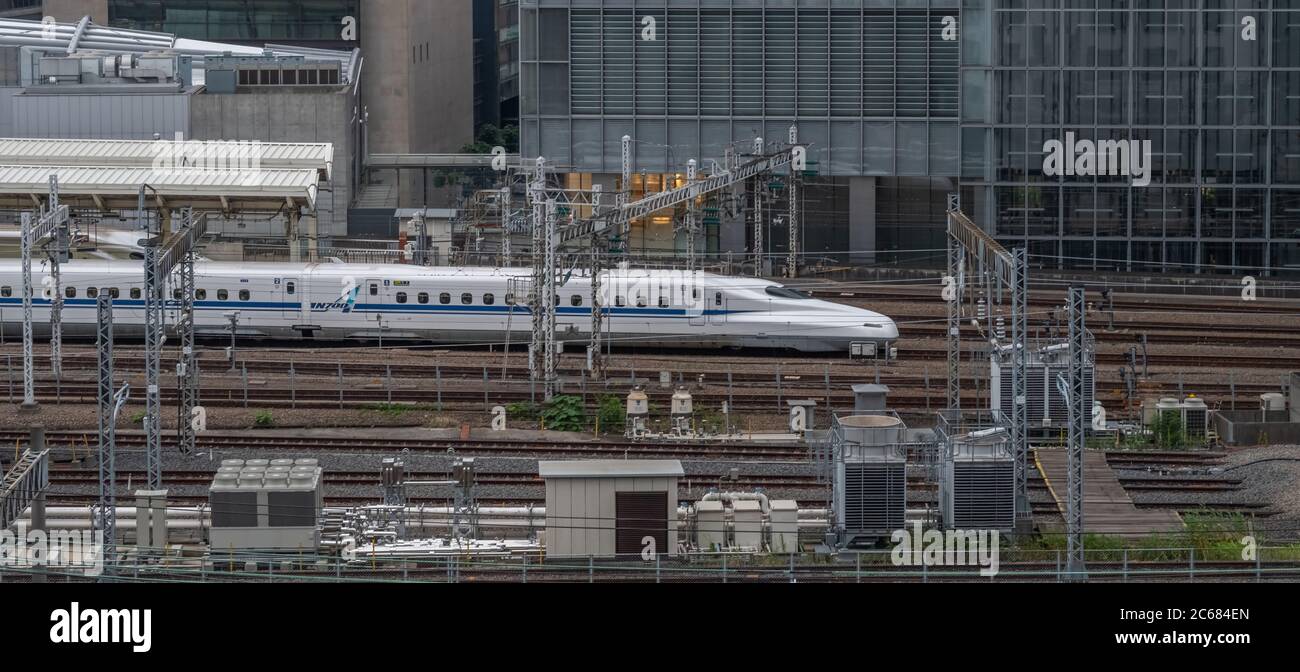 Shinkansen traveling on its track at Tokyo Railway Station, Japan Stock ...