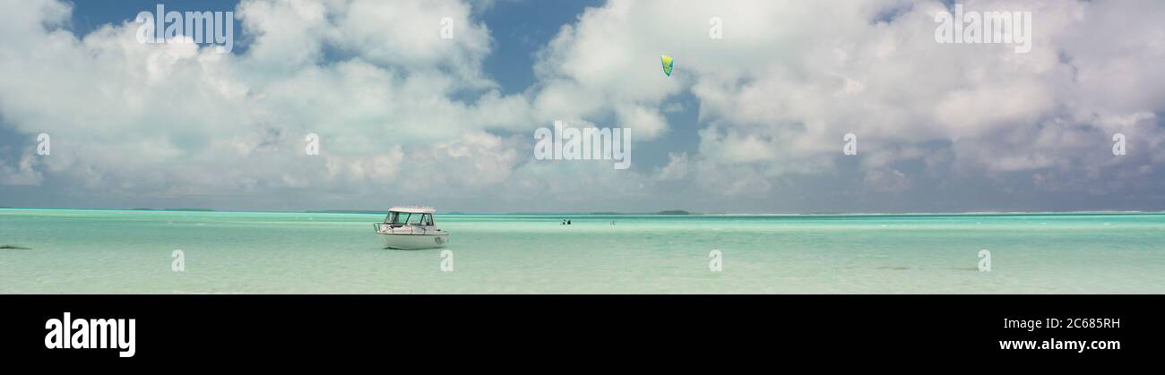 Kiteboarding on Tavake Motu in Aitutaki Lagoon, Aitutaki, Cook Islands ...