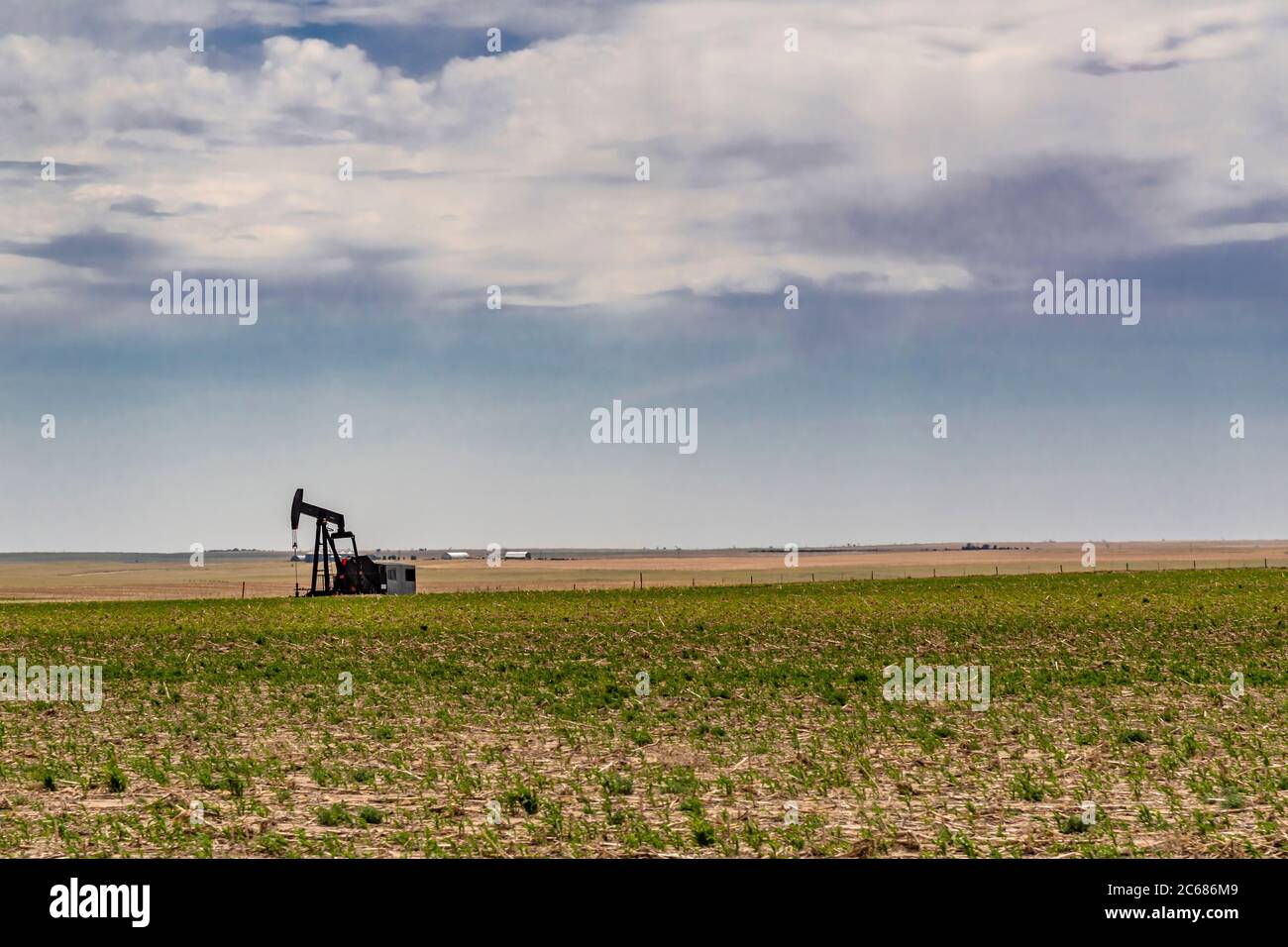Oil derrick pump hi-res stock photography and images - Alamy