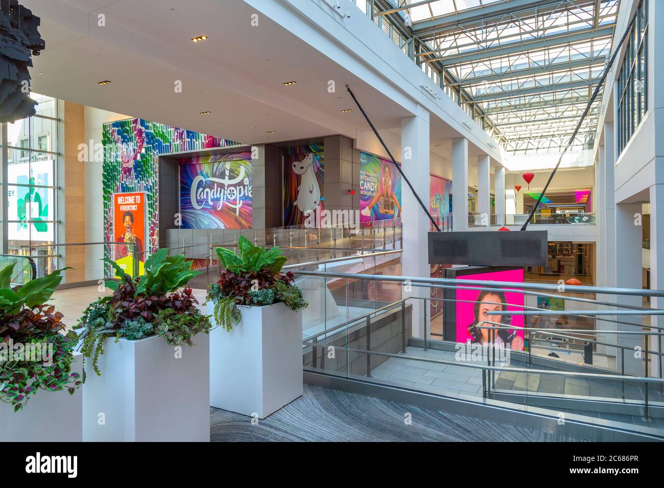 Empty shopping mall hi-res stock photography and images - Alamy Empty shopping mall hi-res stock photography and images - Alamy