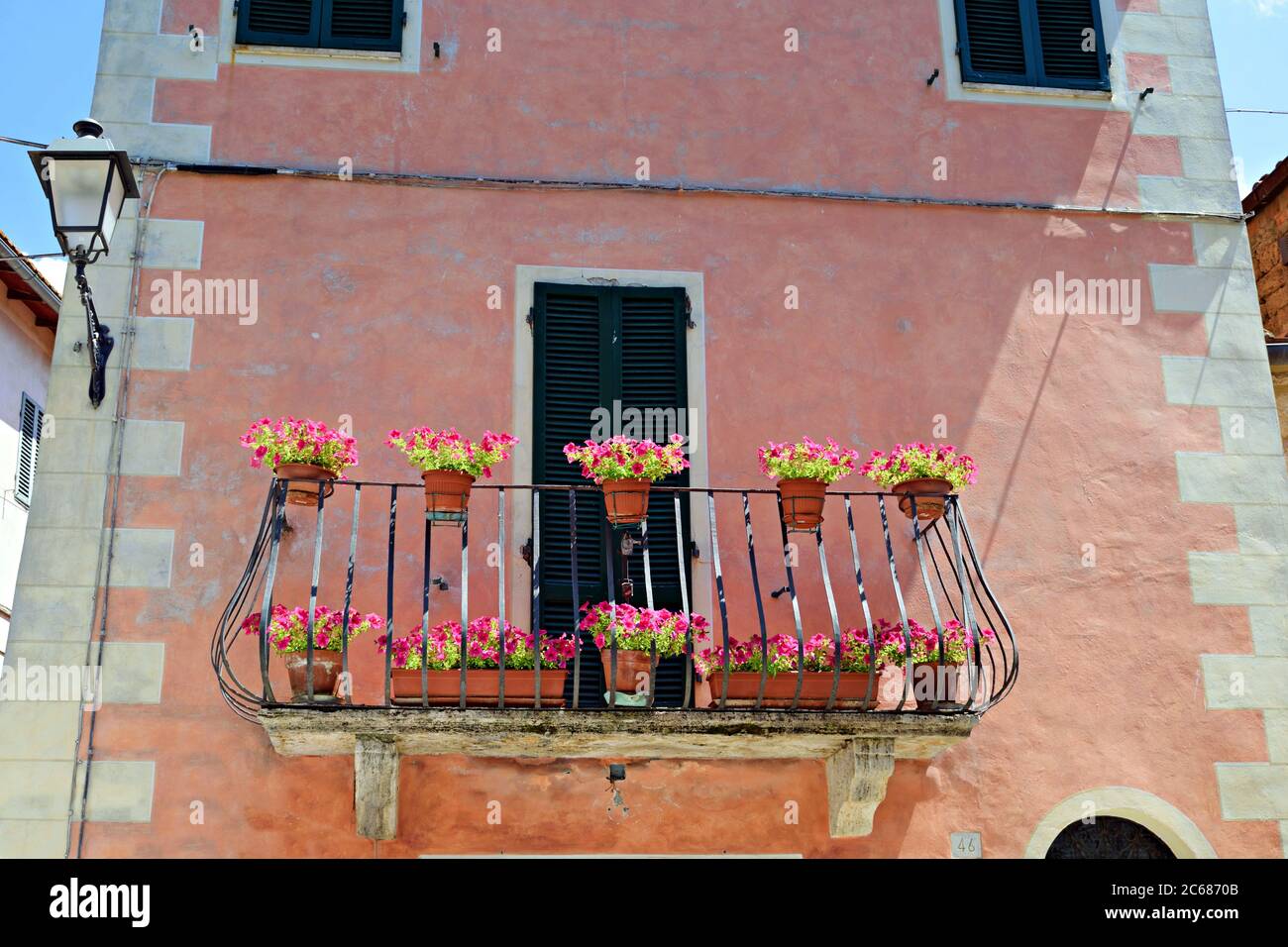Balcony flowers in tuscany hi-res stock photography and images - Alamy