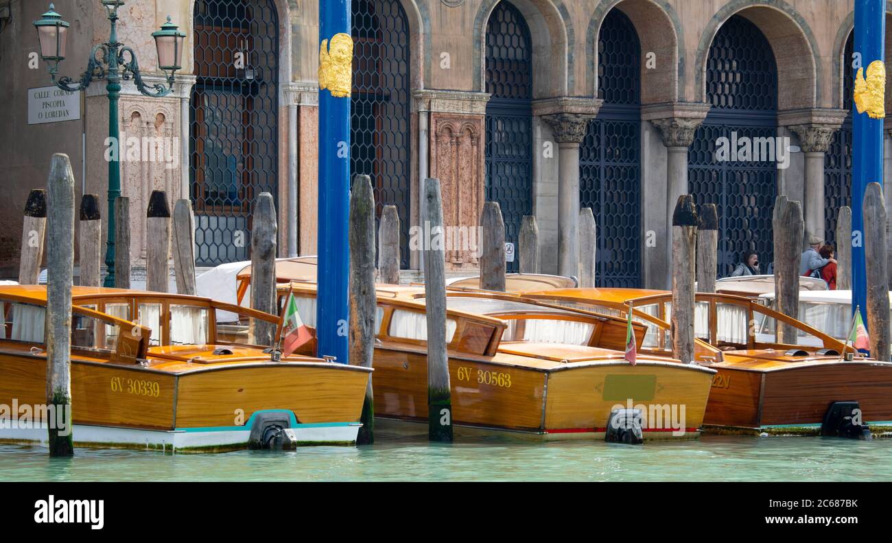 Venice italy gondola water taxi hi-res stock photography and images - Alamy