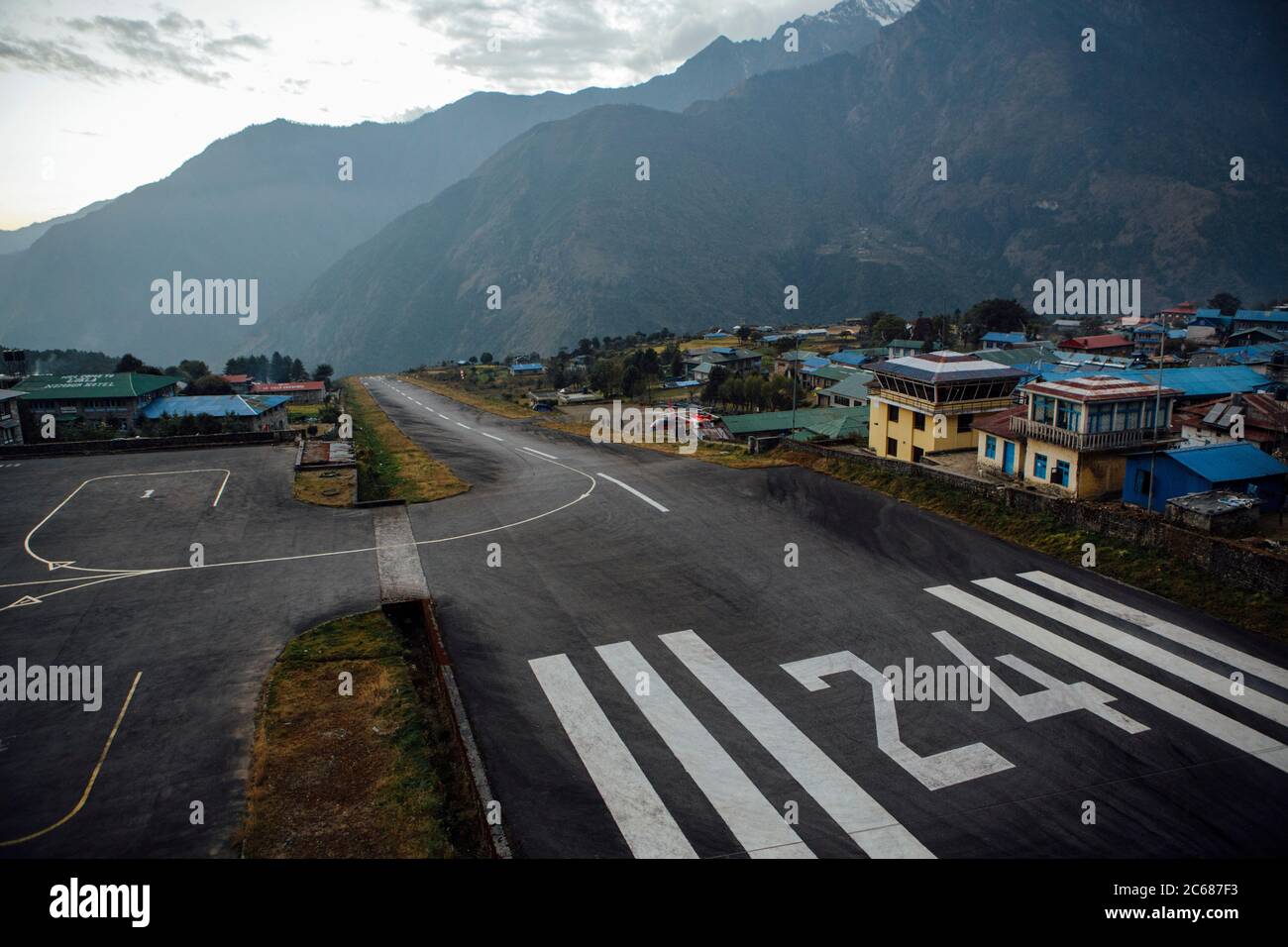 The sloped runway in Lukla, the gateway to Nepal's Khumbu Valley Stock ...