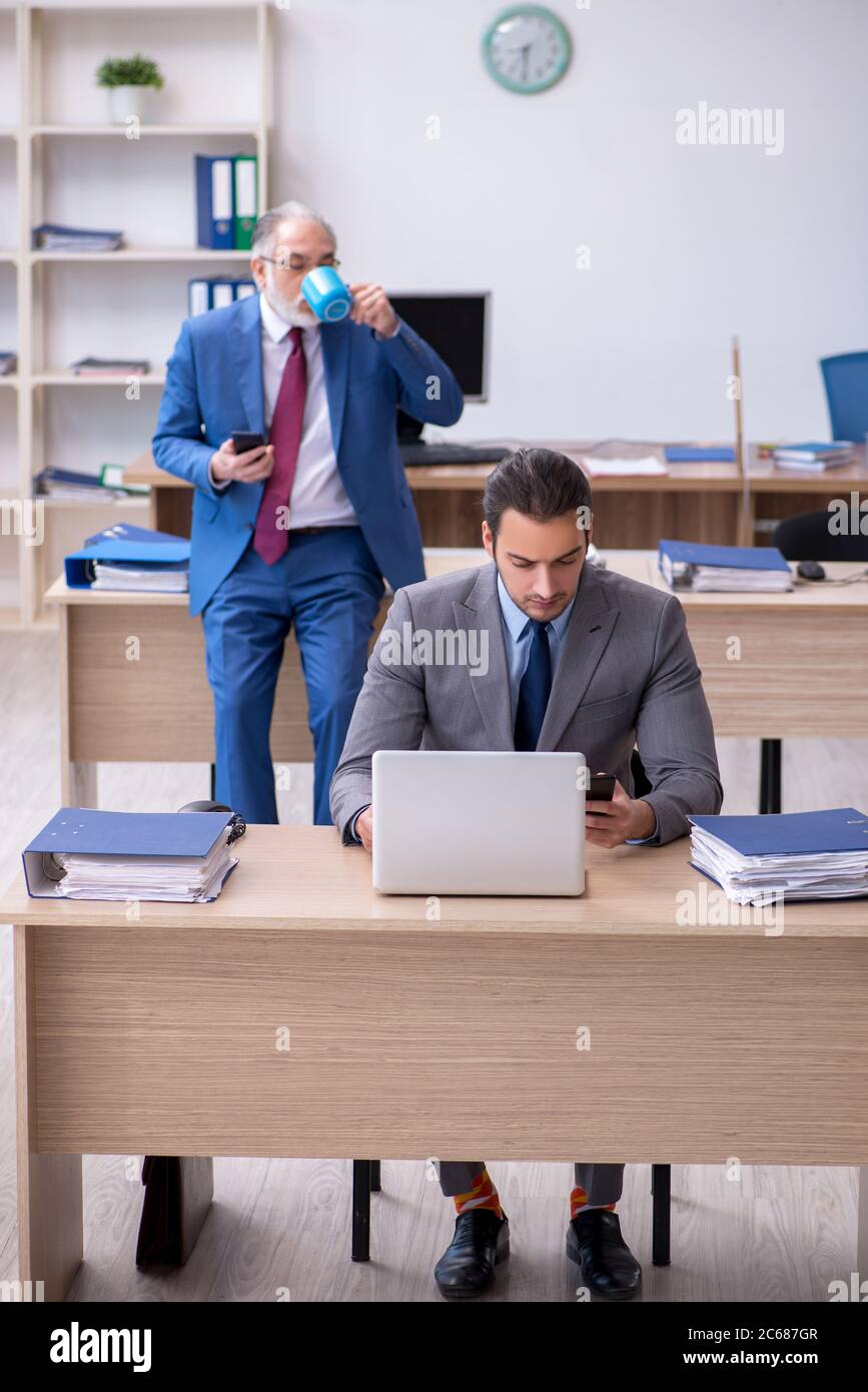 Two employees working in the office Stock Photo - Alamy
