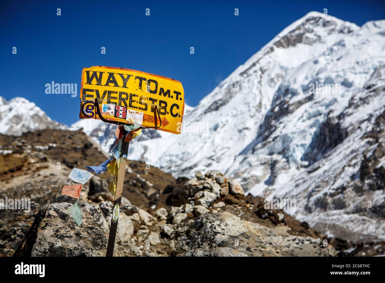 Everest base camp sign hi-res stock photography and images - Alamy