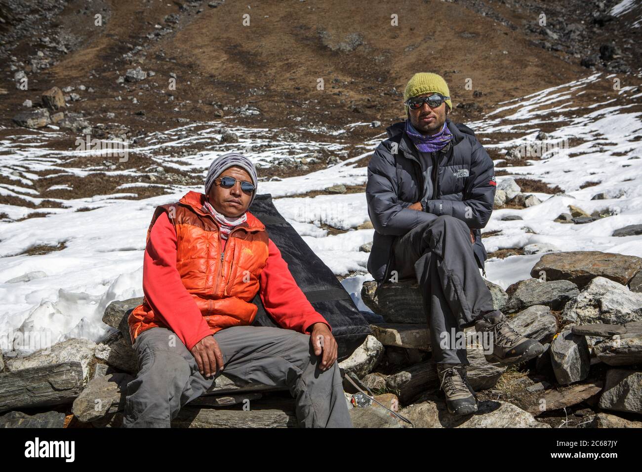 Sherpa climbing mount everest hi-res stock photography and images - Alamy