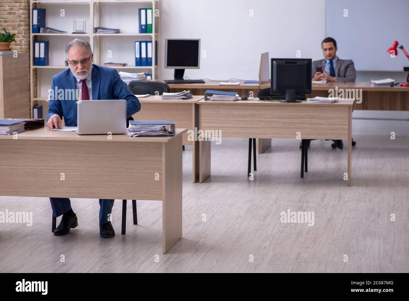 Two employees working in the office Stock Photo - Alamy