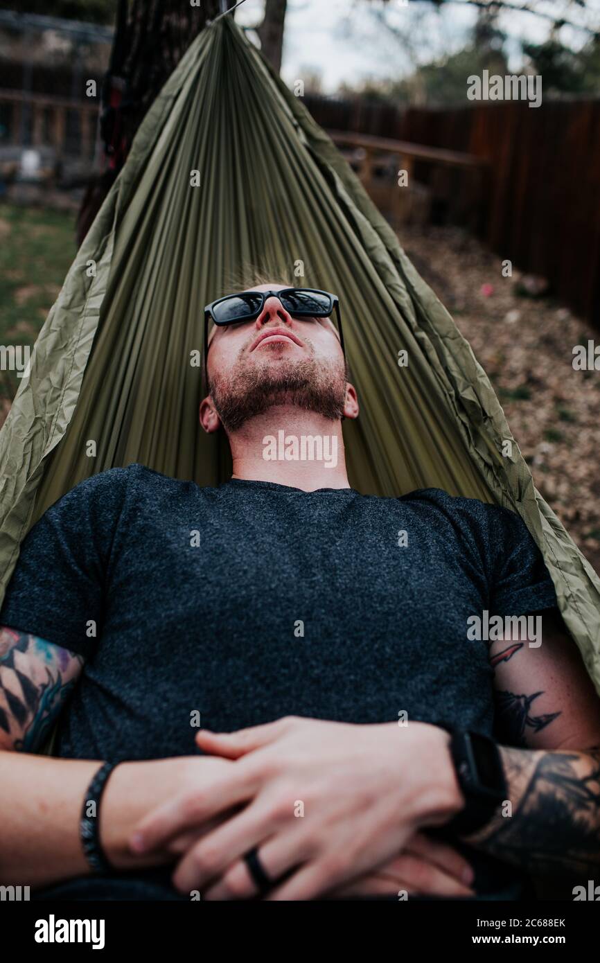 Nap man hammock hi-res stock photography and images - Alamy