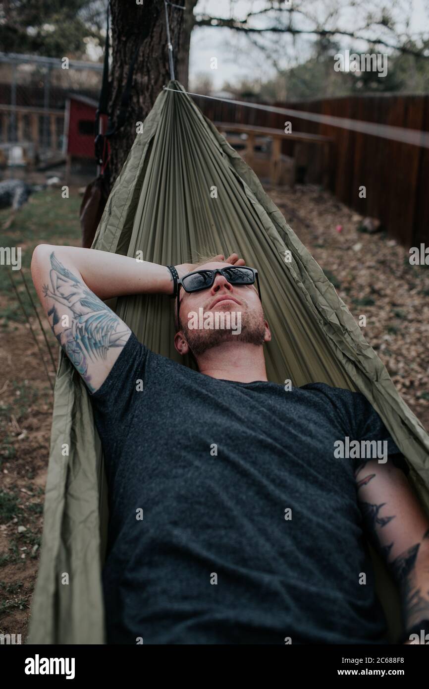 Nap man hammock hi-res stock photography and images - Alamy