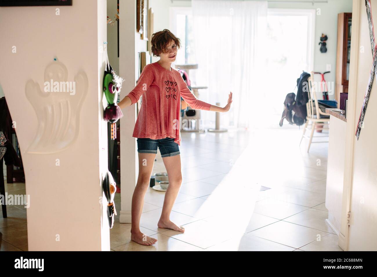 Barefoot tween girl hi-res stock photography and images - Alamy