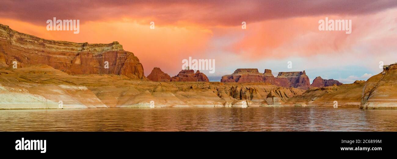 View of sunset over Lake Powell National Recreation area, Utah, USA ...
