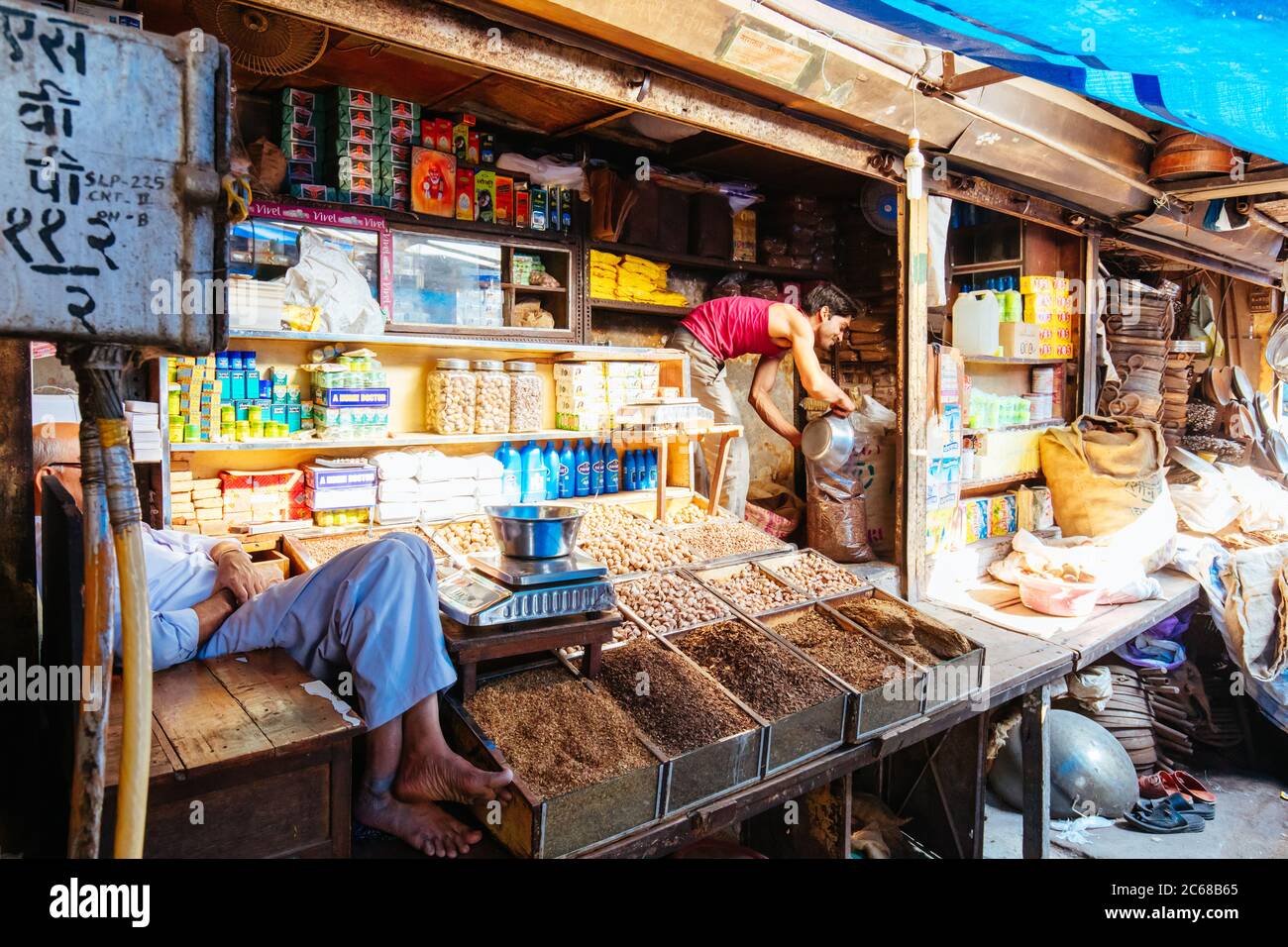 Chor Bazaar in Mumbai India Stock Photo - Alamy