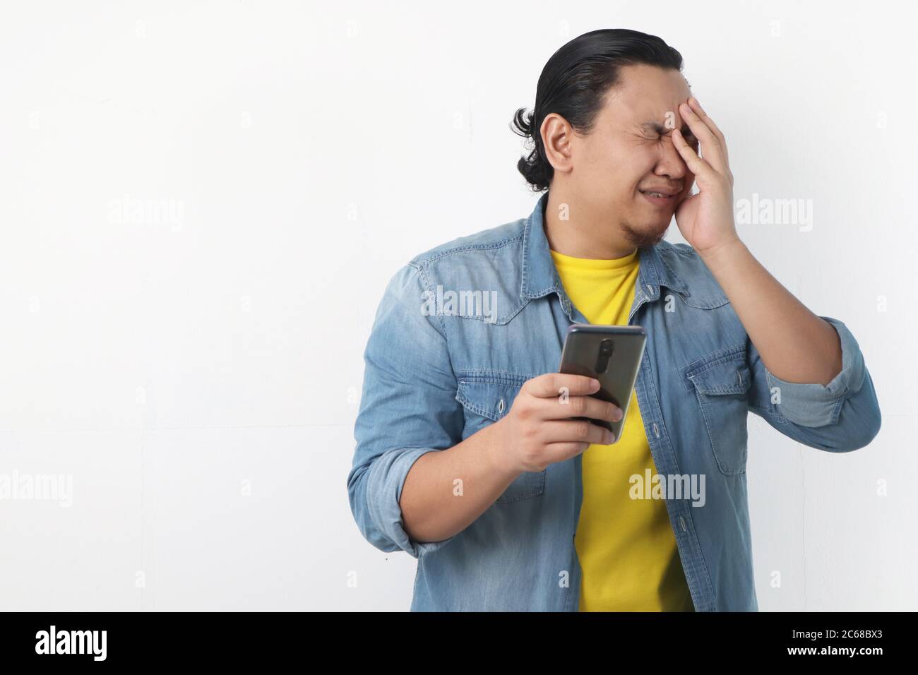 Crying expression hi-res stock photography and images - Alamy