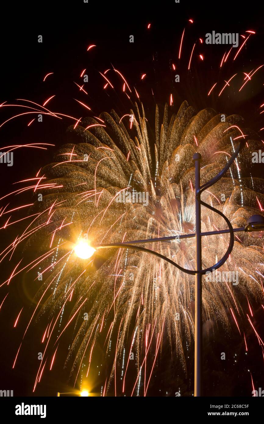 Fireworks, festivities, finale, 4th of July, Independence Day, Guy ...