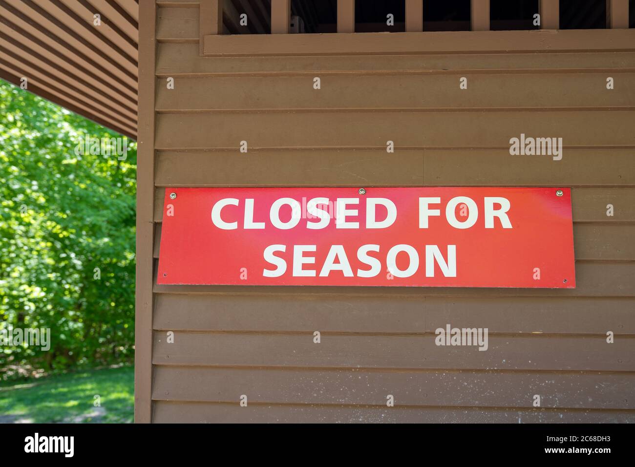 Sign reading Closed for Season on a park building Stock Photo - Alamy