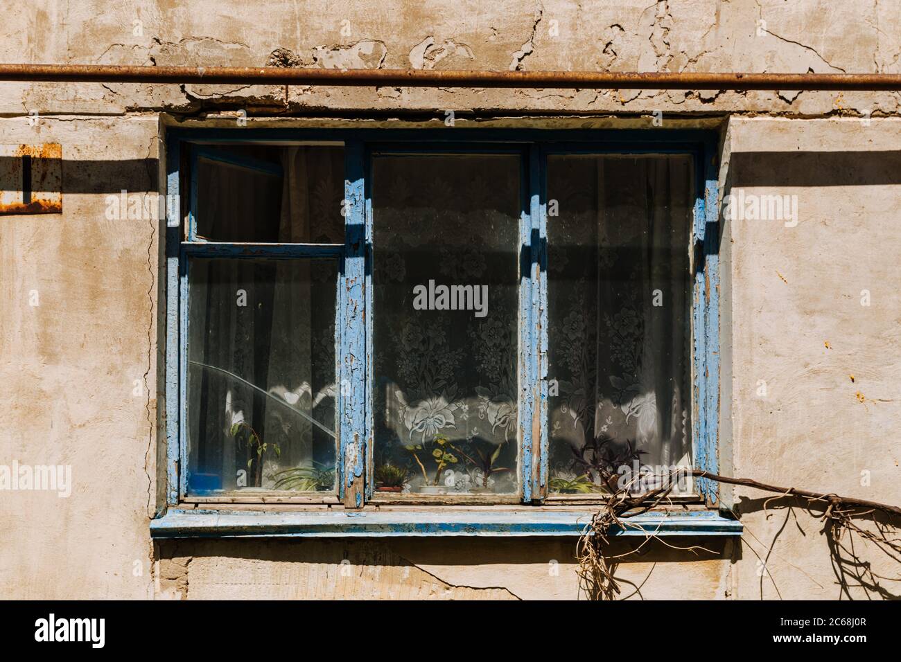 Old wooden window. Texture frame with peeling blue paint. Housing ...