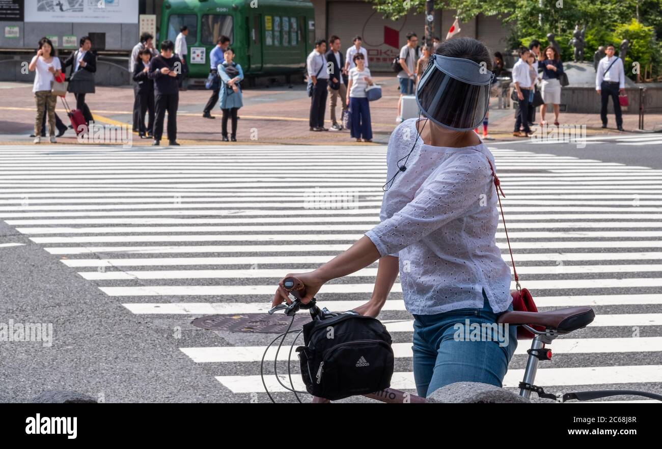 Tokyo bike woman hi-res stock photography and images - Alamy