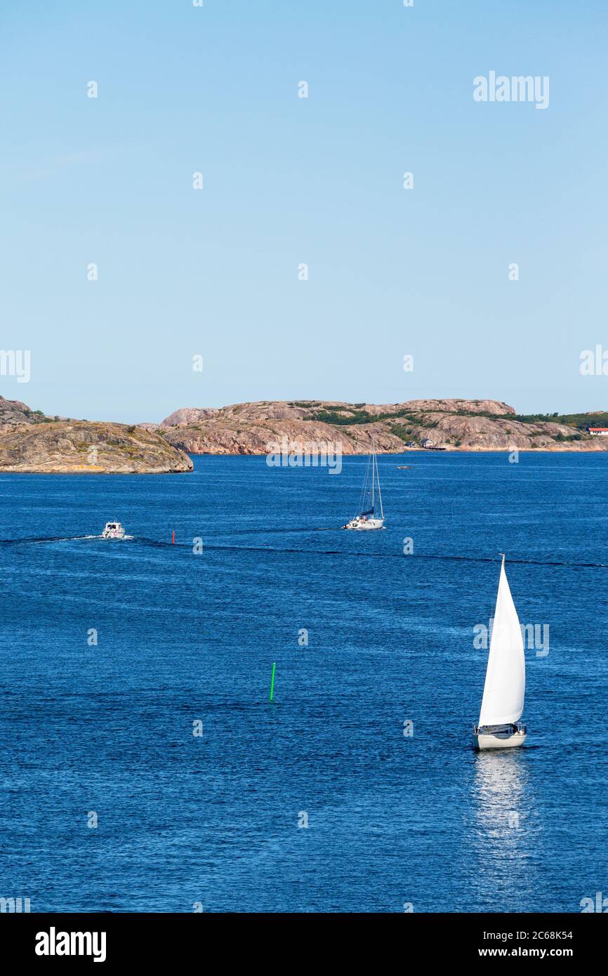 Rocky shore clear water sailboats hi-res stock photography and images ...