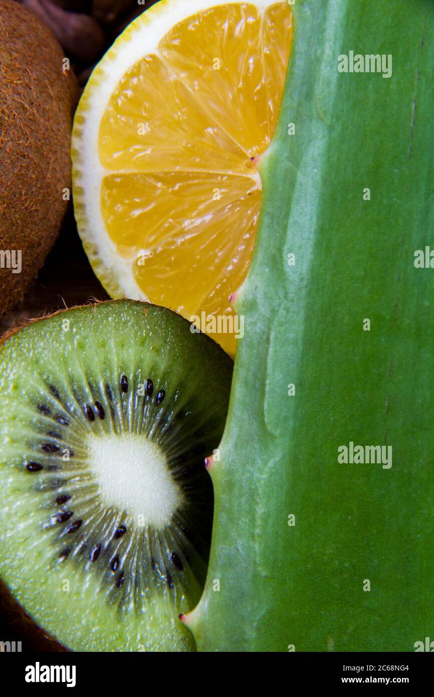 Kiwi lemon hi-res stock photography and images - Alamy