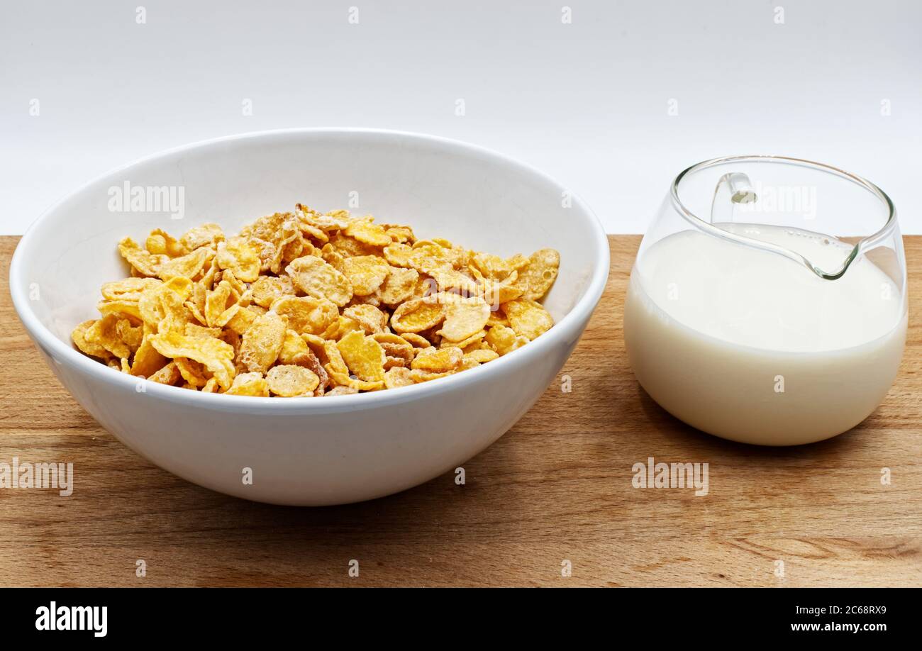 Cornflakes in a bowl isolated on white Stock Photo - Alamy