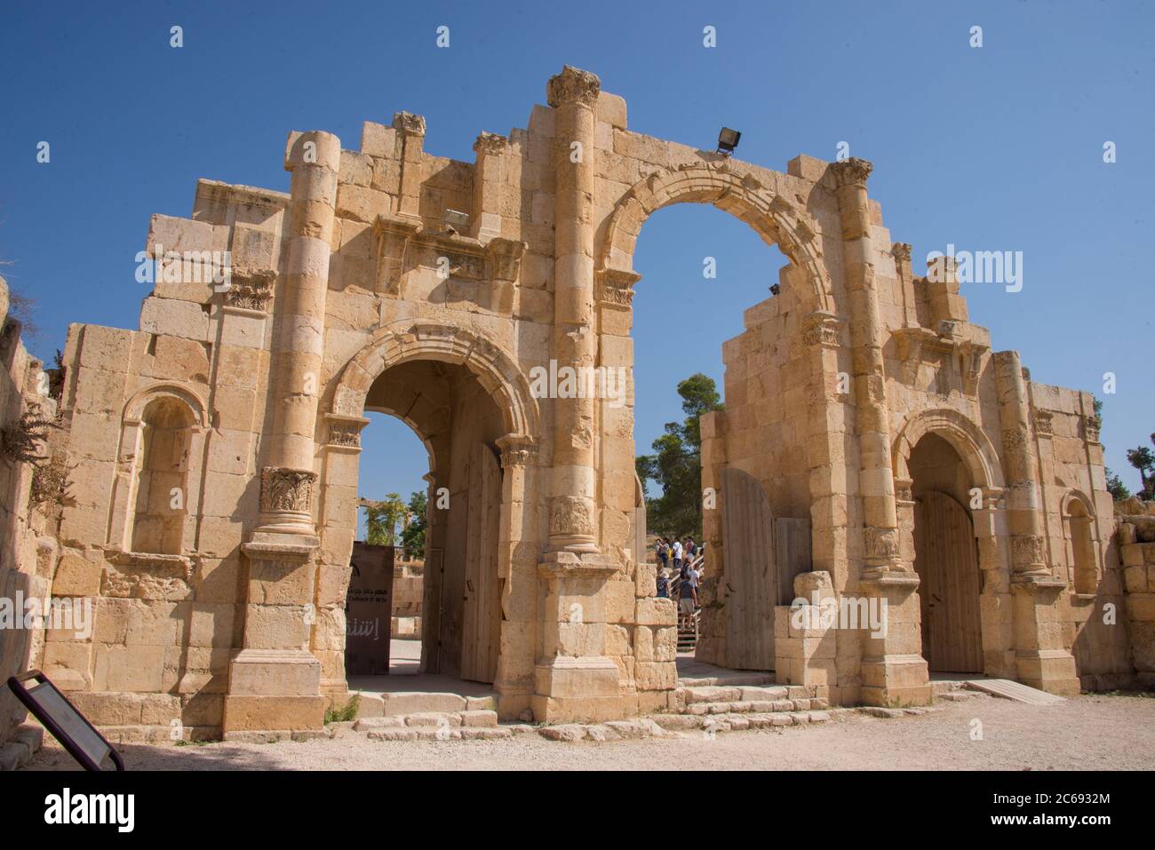 Jerash gate hi-res stock photography and images - Alamy