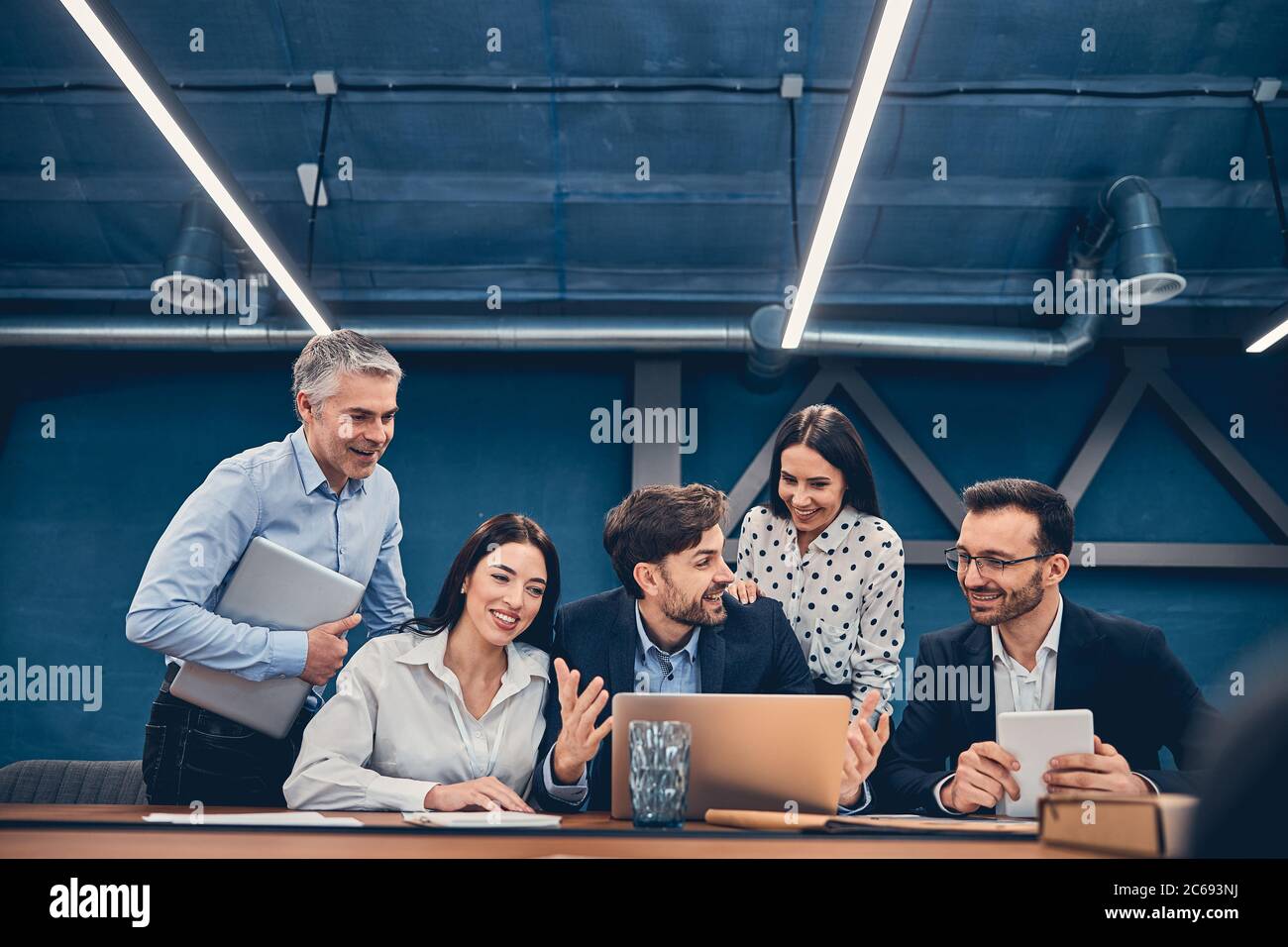 Project leader talking hi-res stock photography and images - Alamy