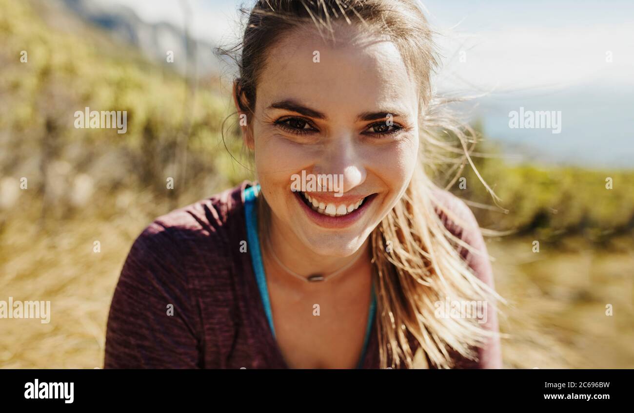 Female mountain climbing hi-res stock photography and images - Alamy