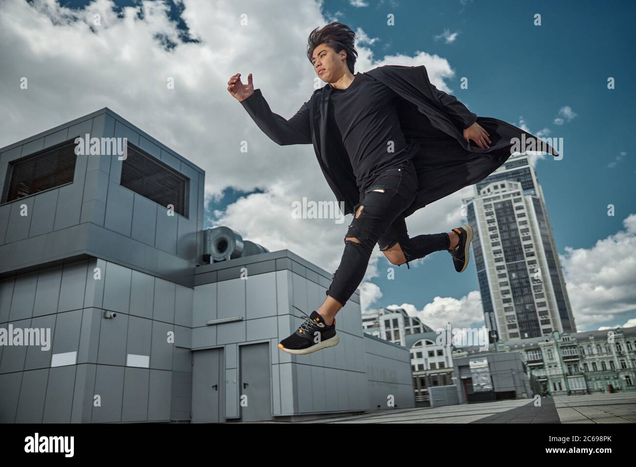 Parkour guy jumping in hi-res stock photography and images - Alamy