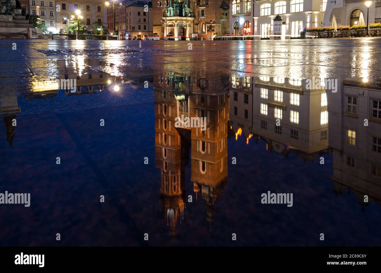 Puddle reflection night hi-res stock photography and images - Alamy